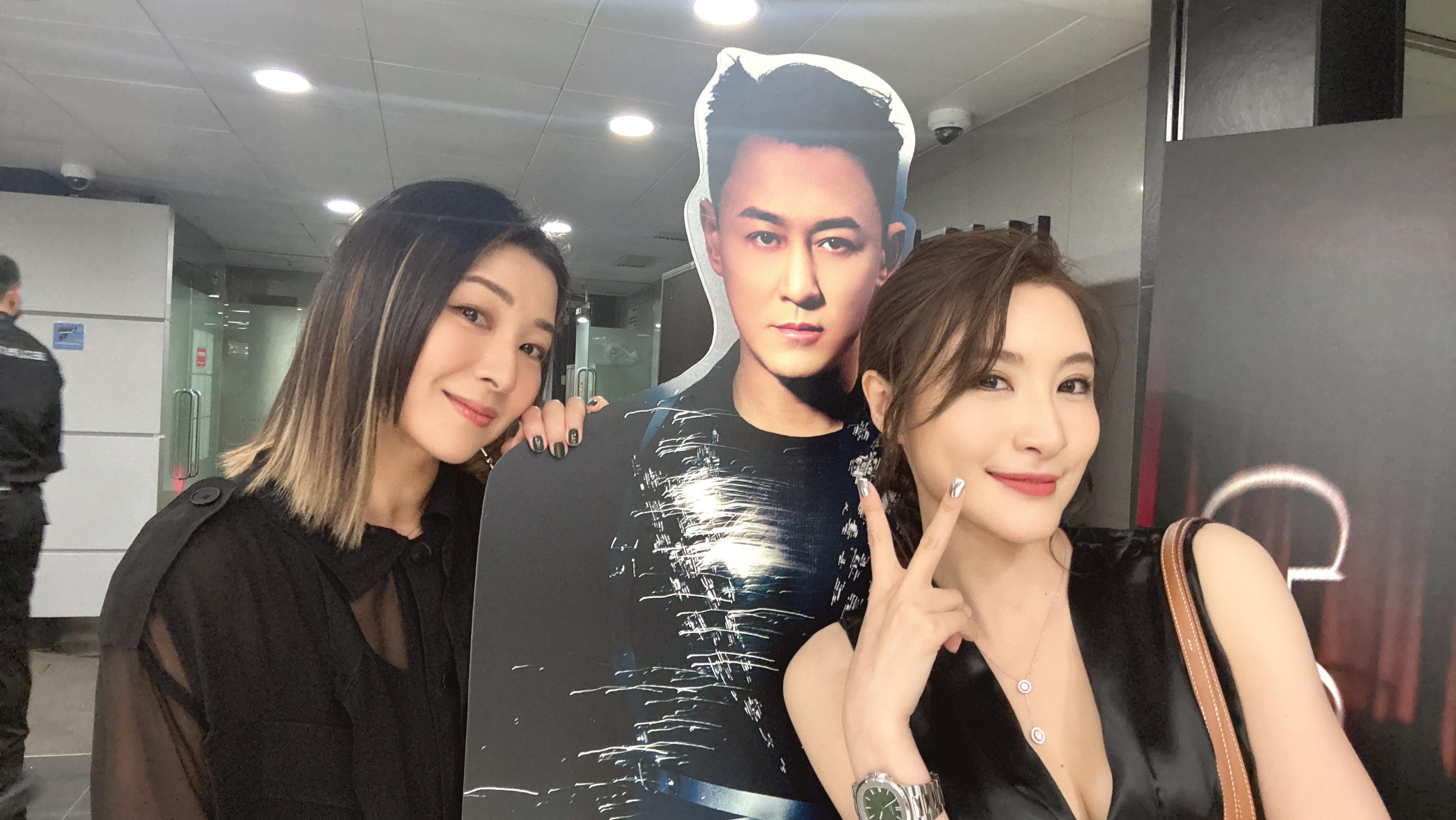 林峯演唱會2025｜林夏薇坐握手位 狂與紙版林峯合照 | am730